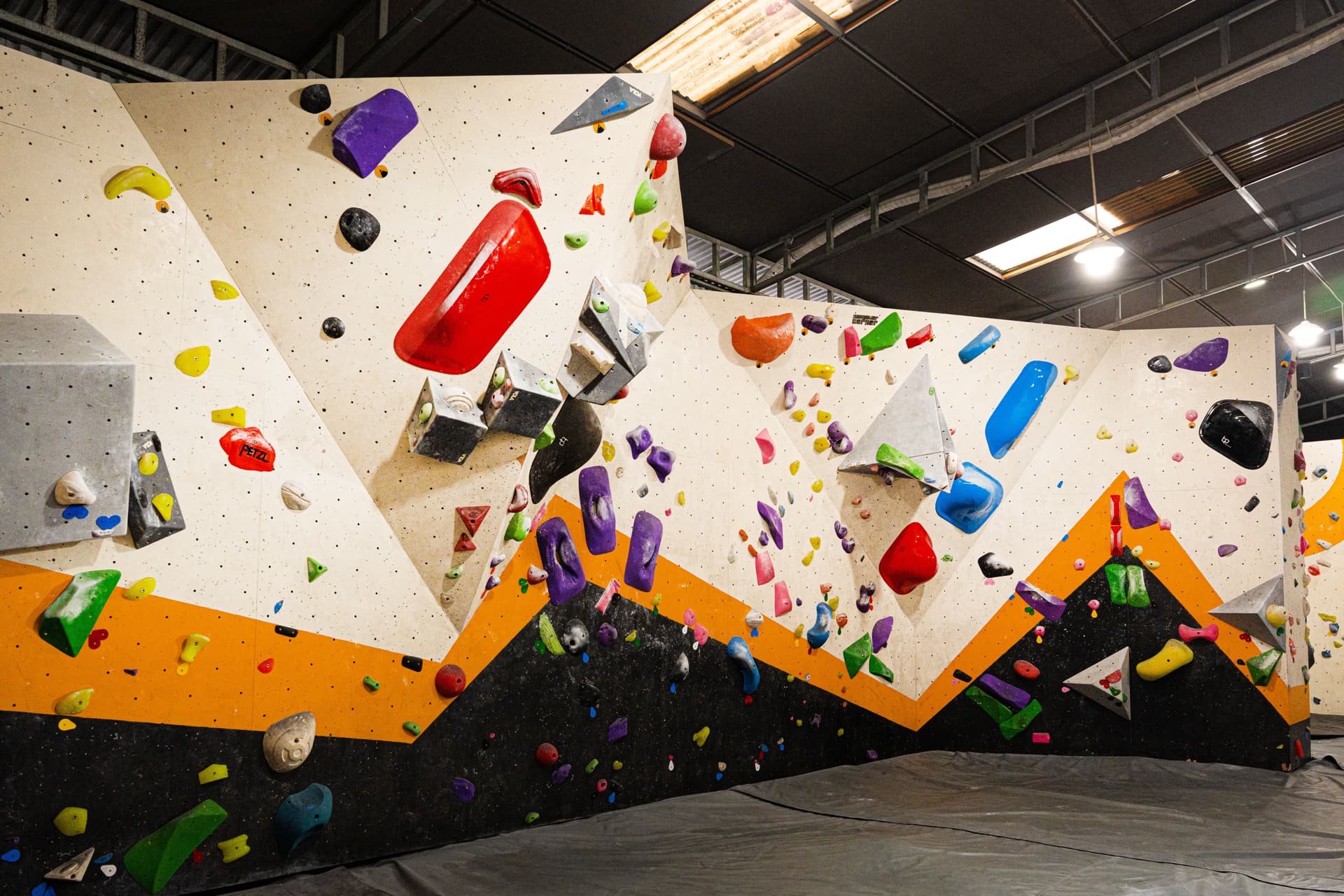 VietClimb | Hanoi’s Premier Bouldering Gym for All Levels | VietClimb